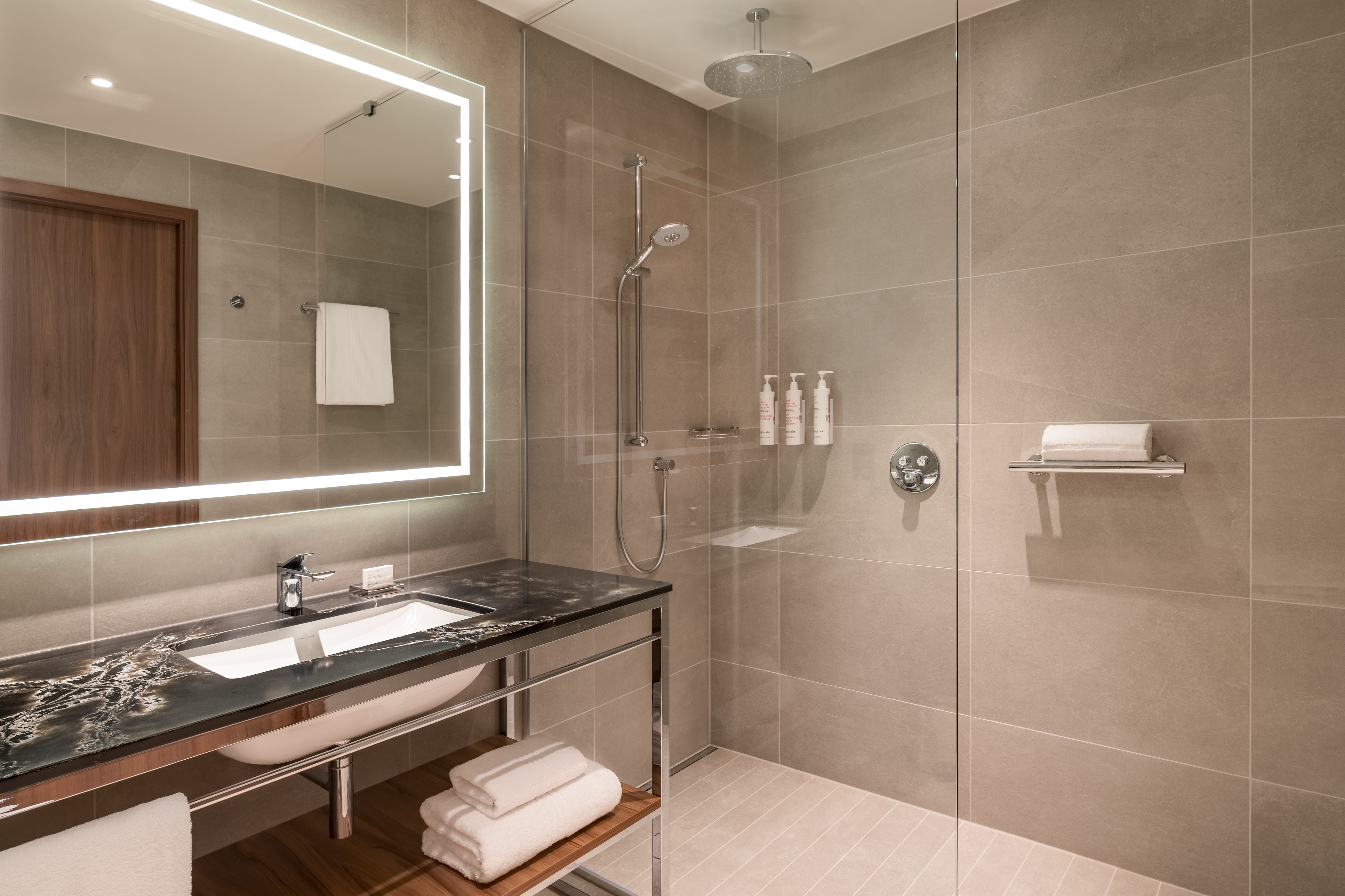 DELUXE ROOM FOR TWO GUESTS FOR TWO NIGHTS WITH BREAKFAST | Geneva ...